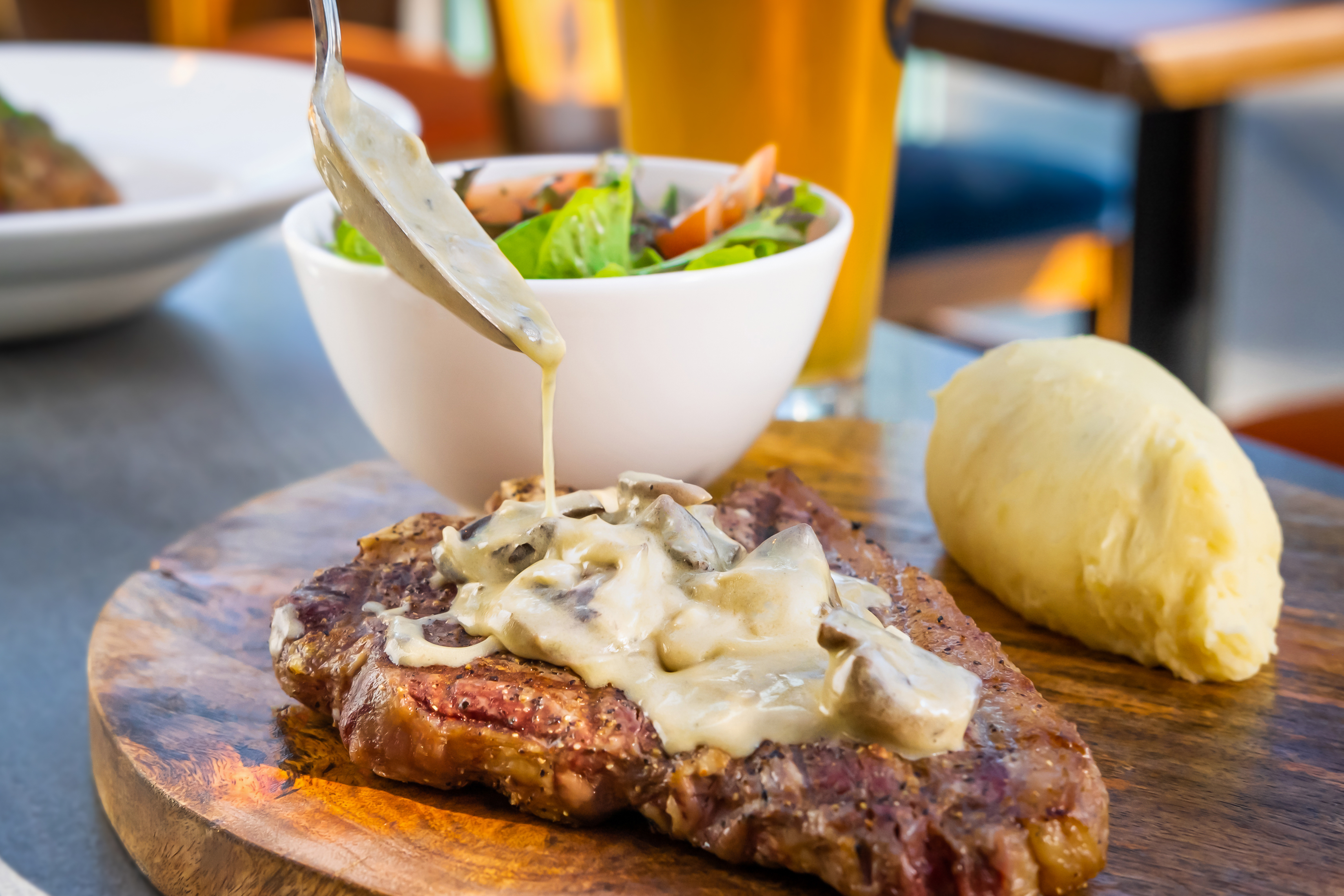 Dine | JetPark Hotel Hamilton Airport