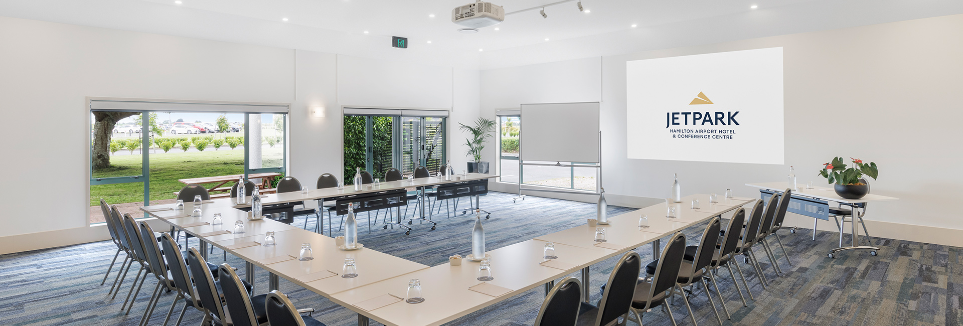 Hudson Room at JetPark Hotel Hamilton Airport